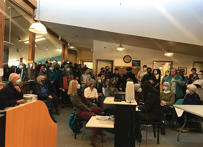 Library district draws crowd over censorship – The Crested Butte News